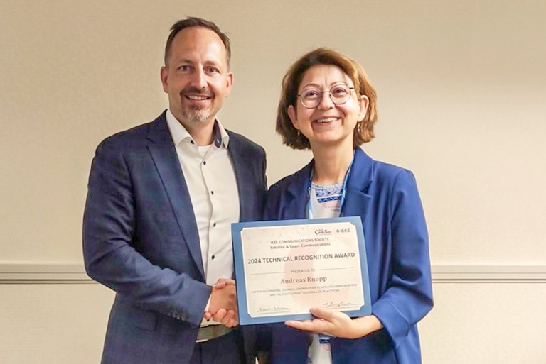 Prof. Andreas Knopp erhält Technical Recognition Award 2024 — Home